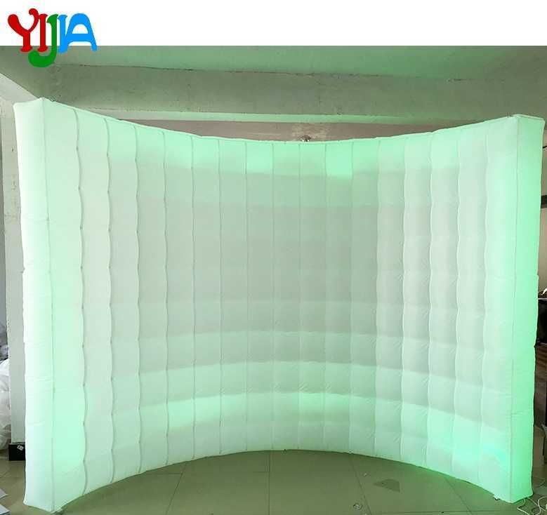 Parete A LED Da 3 M Con Strisce LED Tuttintorno Supporto Da Parete ...