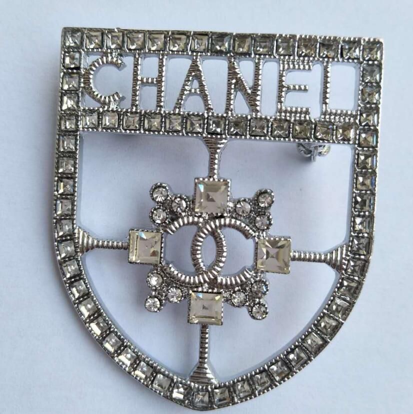 23ss 20style 18K Gold Plated Copper Letters Brooches Hollow Tassel ...