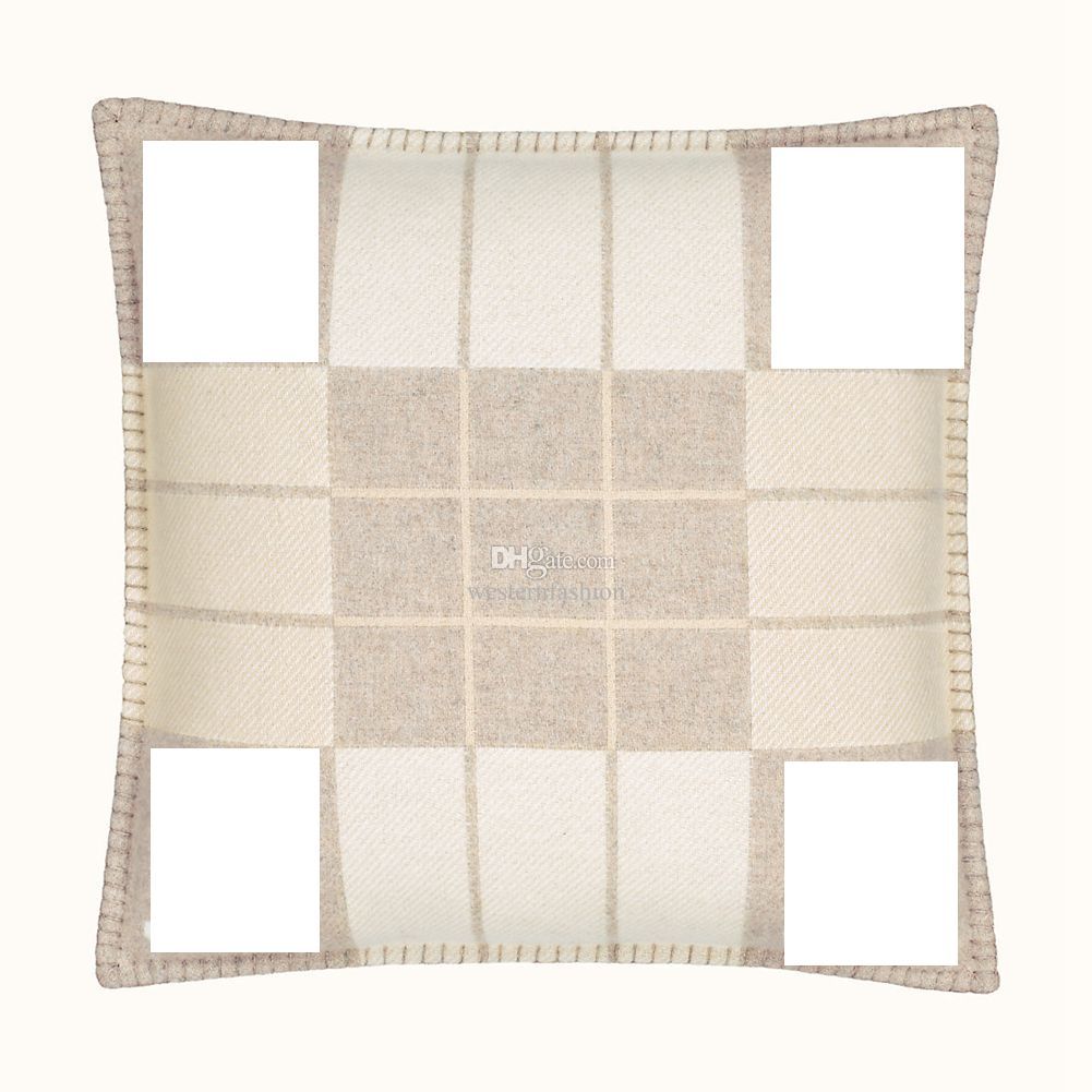 Creative and Practical Ways to Build Custom Railings in Minecraft ...