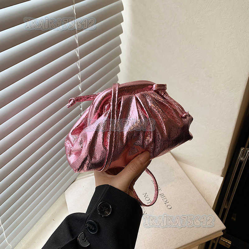 Effortless Ways to Style a Pleated Shell Bag for Chic Summer Looks ...