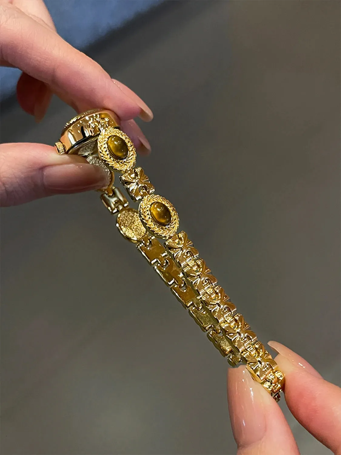 Retro Classic Bracelet Wristwatch for Women with Melange Color Oval ...