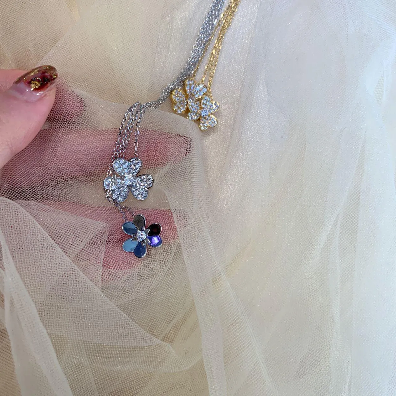 Clover Necklace Pendant with Three-Leaf Flower Design in Rose Gold ...