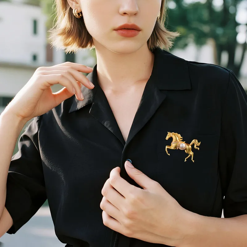 High-End Luxury Palace Horse Brooch Pin with 18K Gold Plating and Cubic ...