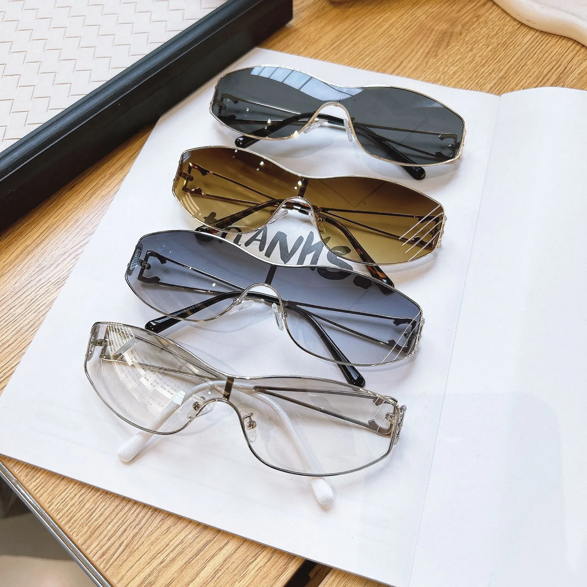 Designer Metal Sunglasses for Men with PC Frame and Mixed Color ...