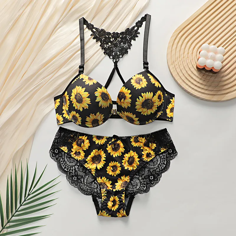 Black Chrysanthemum Embroidery Front Closure Padded Bra Set with ...