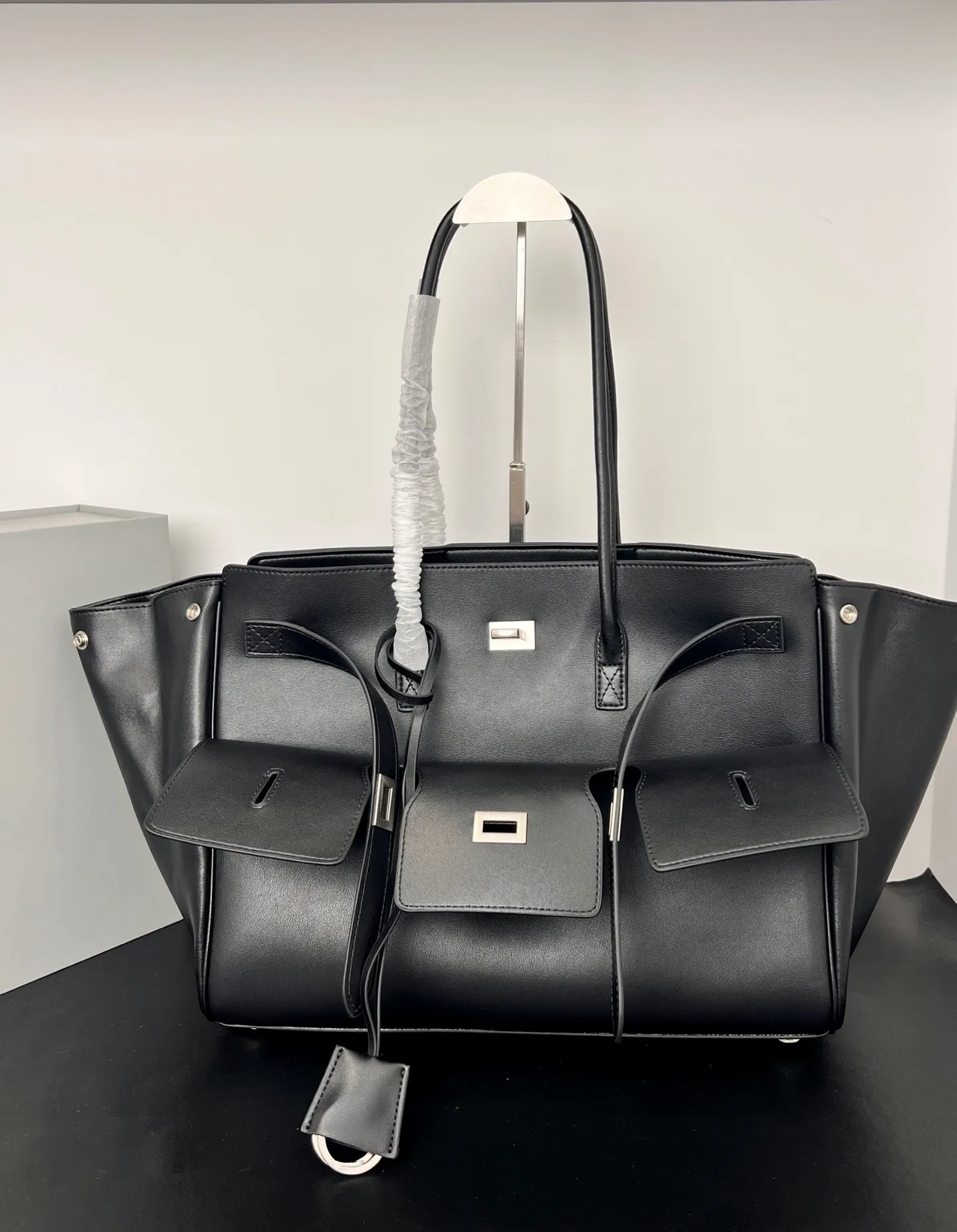 Sophisticated High Volume Tote Bag Classic Chic... From ...