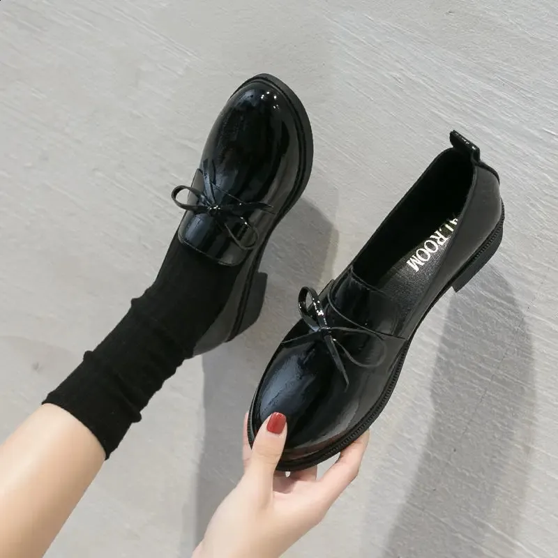 Autumn Women's Leather Loafers: Flat Platform Work Shoes - Fashion ...