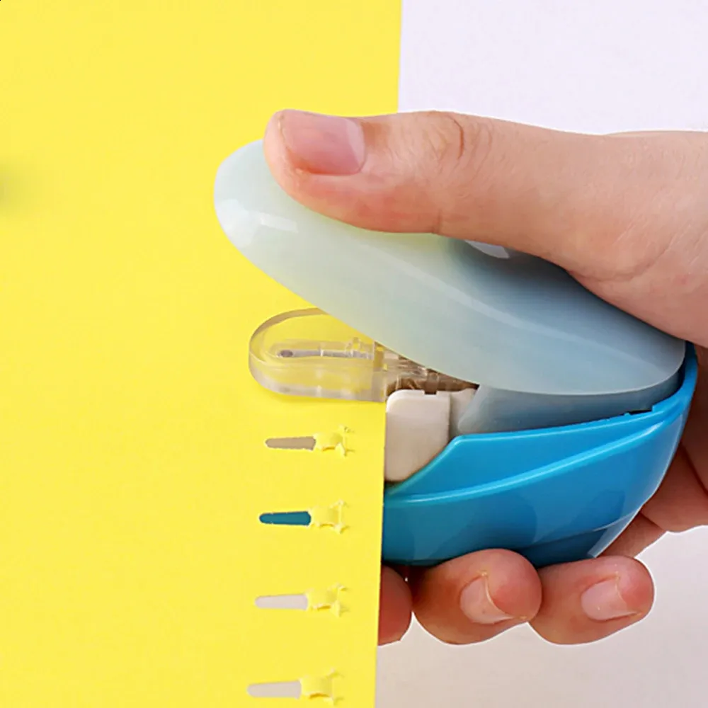 Mini Stapler For Office & School: Handheld Small Stapler, 7 Sheet ...