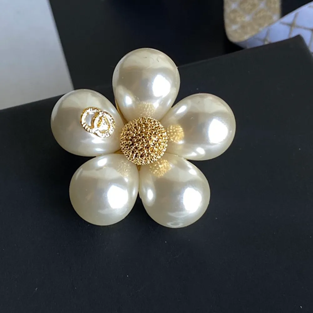 Fashion Gold Plated Letter Brooches Crystal Jewelry Pins For Women And ...