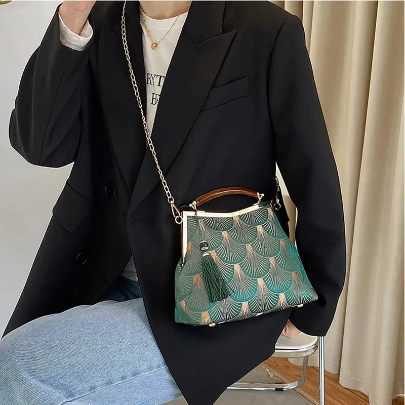 Vintage-Inspired Shell Handbag: Handmade Fringe Chain Shoulder ...