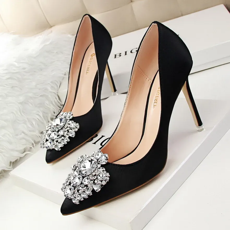 Elegant Black Wedge Heels: Minimalist Style for Party, Commuting & More ...