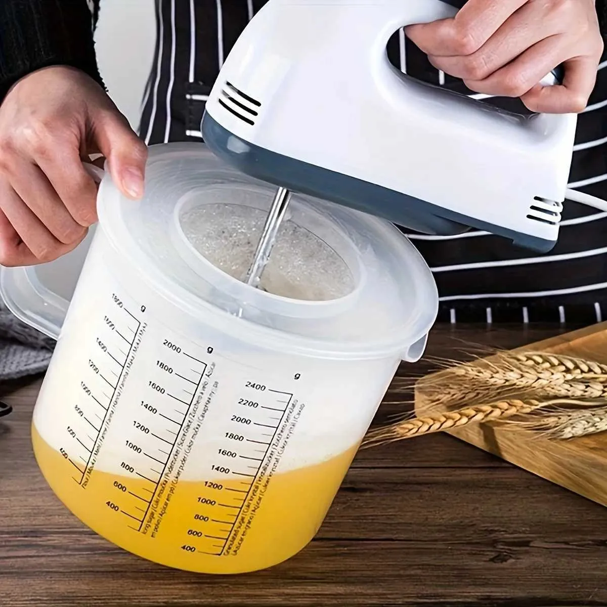 Large Capacity Measuring Cup with Lid - 84.5oz Scale - Ideal Baking ...