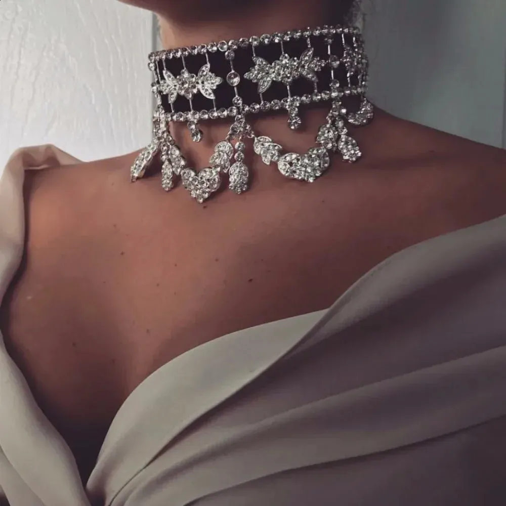 Women Choker Necklace: Velvet Rhinestone Statement Necklace For Women ...