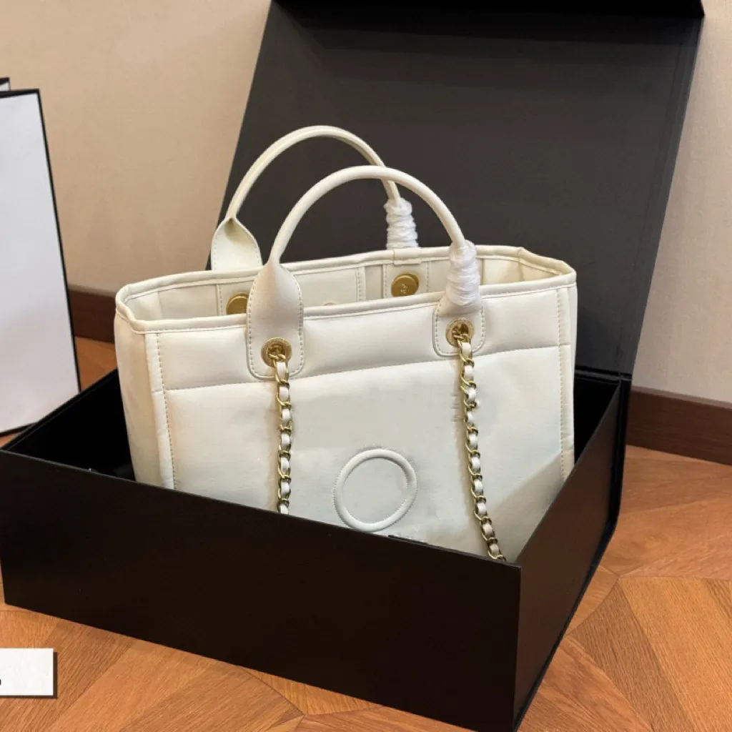 Minimalist Canvas Chain Bag: Premium Ladies Handbag Design - Shop Now ...