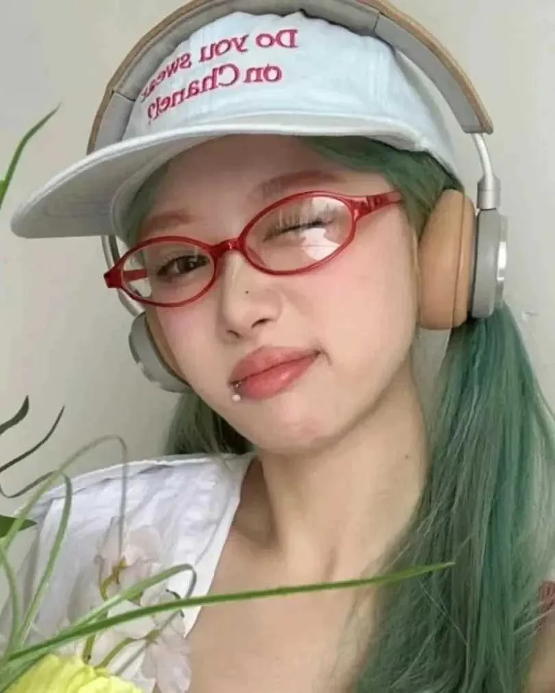 Retro Oval Frame Glasses - Y2K Style for Women & Men - Cute Computer ...