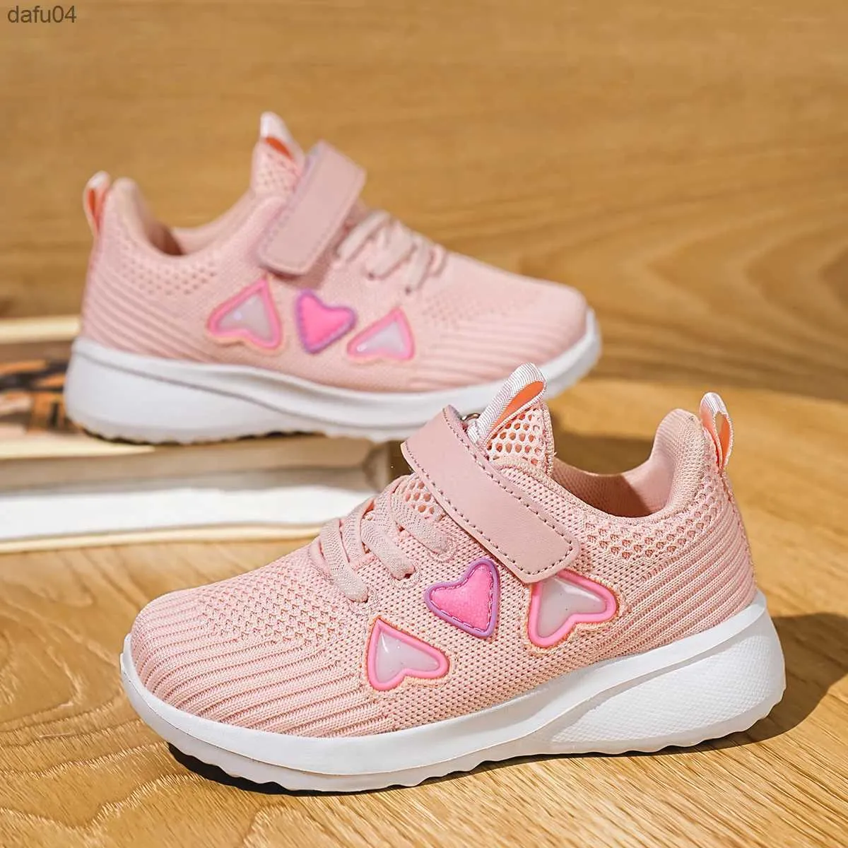 DHgate.com:Sneakers Cute girls new casual shoes light mesh sports shoes ...
