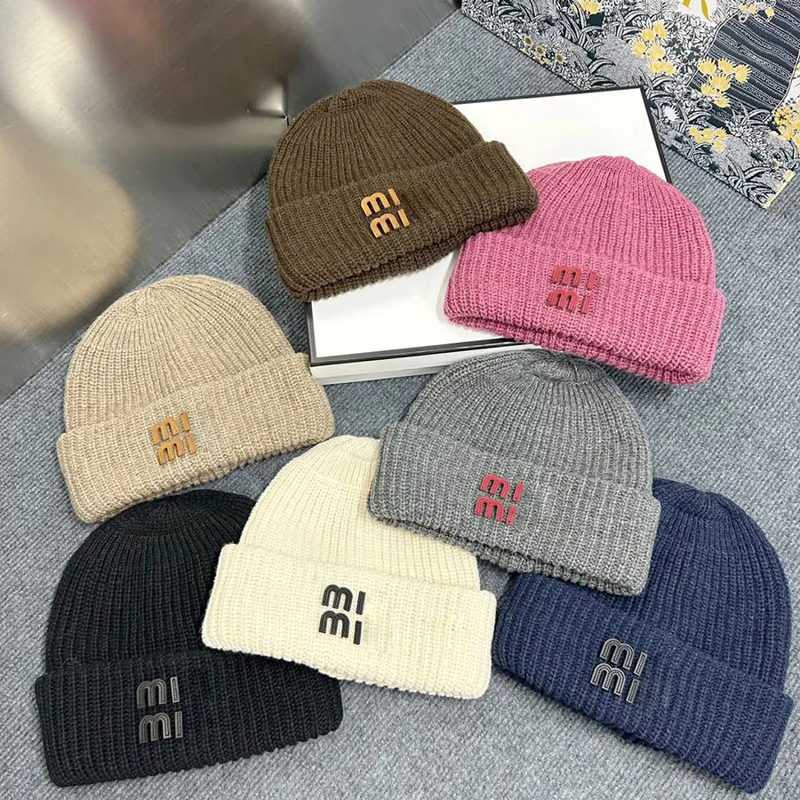 Designer Woolen Hats For Men And Women Thick Knit Striped Winter Travel ...