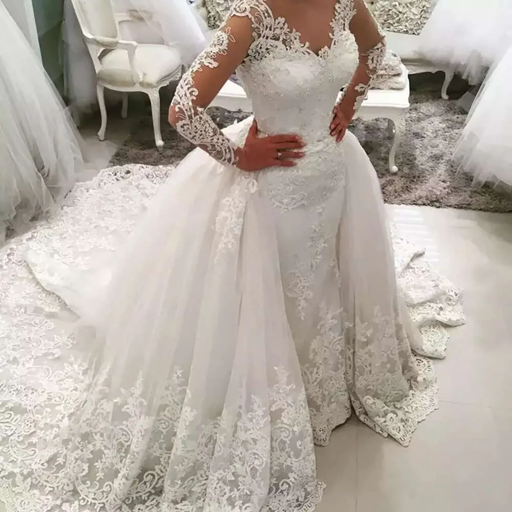 Mermaid style wedding dress with detachable chapel train and lace tulle ...