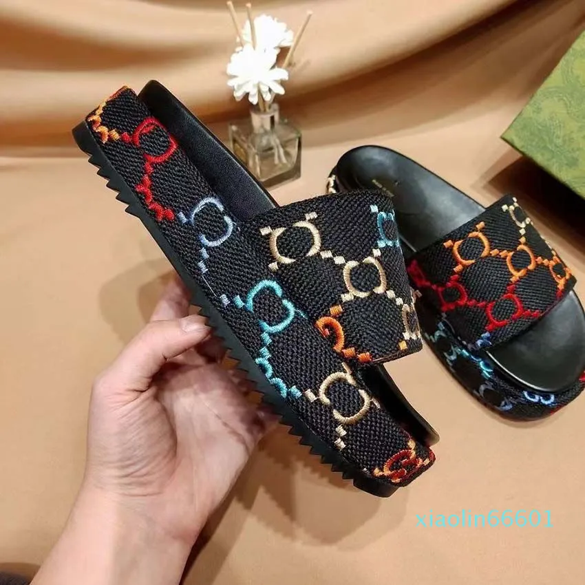 2024 Slipper Luxury Designer Platform Alphabet Lady Leather Flat Slides ...