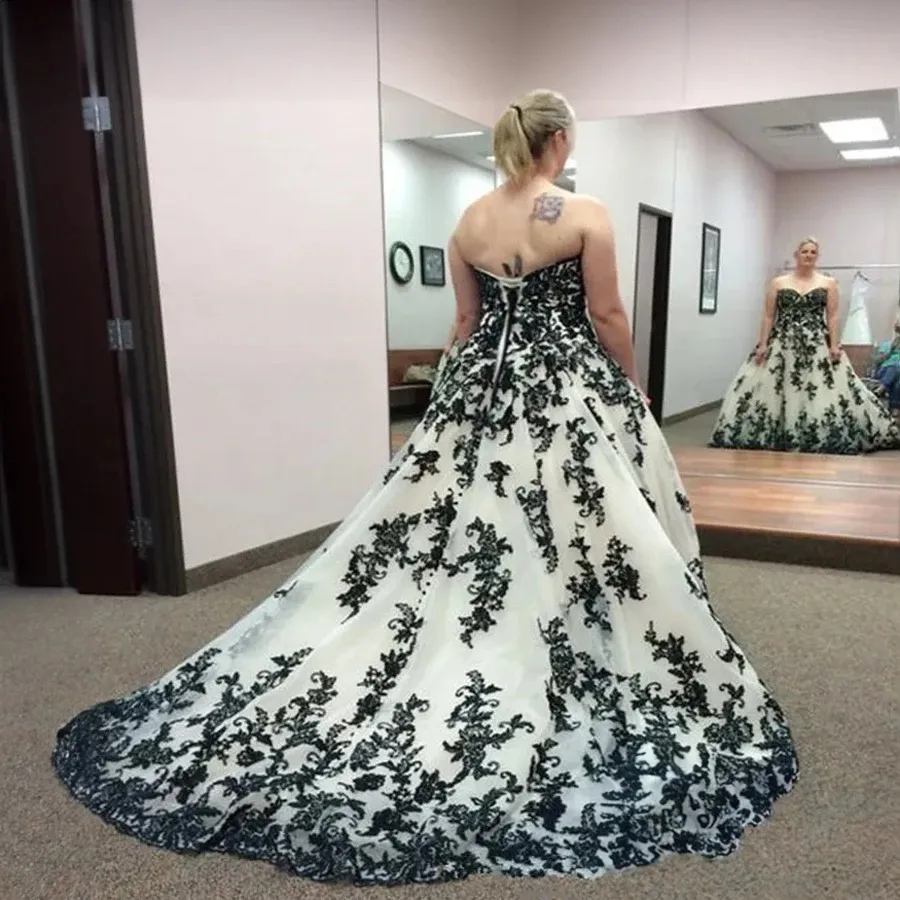 Vintage Black And White Gothic Wedding Dresses A Line Sweetheart Neck ...