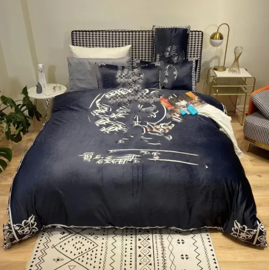 Luxury European Style Bedding Set - New Four-Piece Quilt Cover, Skin ...