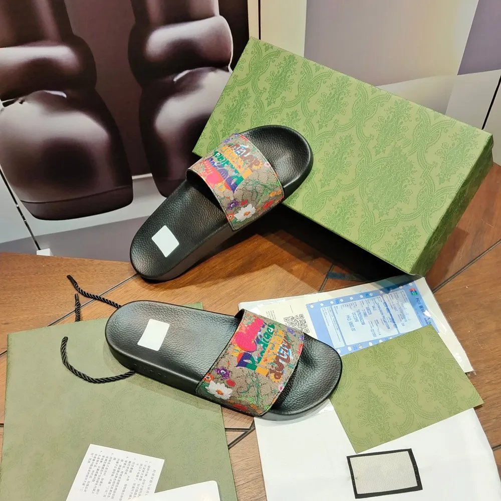 Desginer 2024 New High Quality Slipper For Men And Women Fashion ...