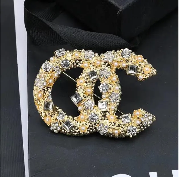 Elegant Designer Pearl Brooches Fashion Unisex Letter Brooch Sweater ...