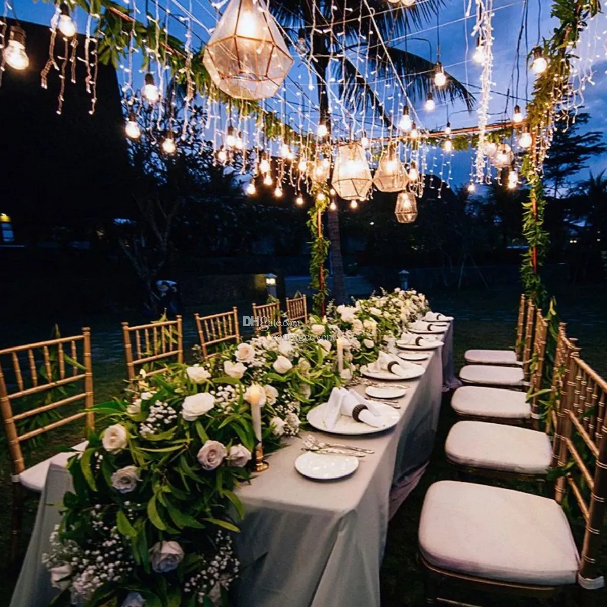 Chiavari chair wedding decor | Beachweddingtips.com