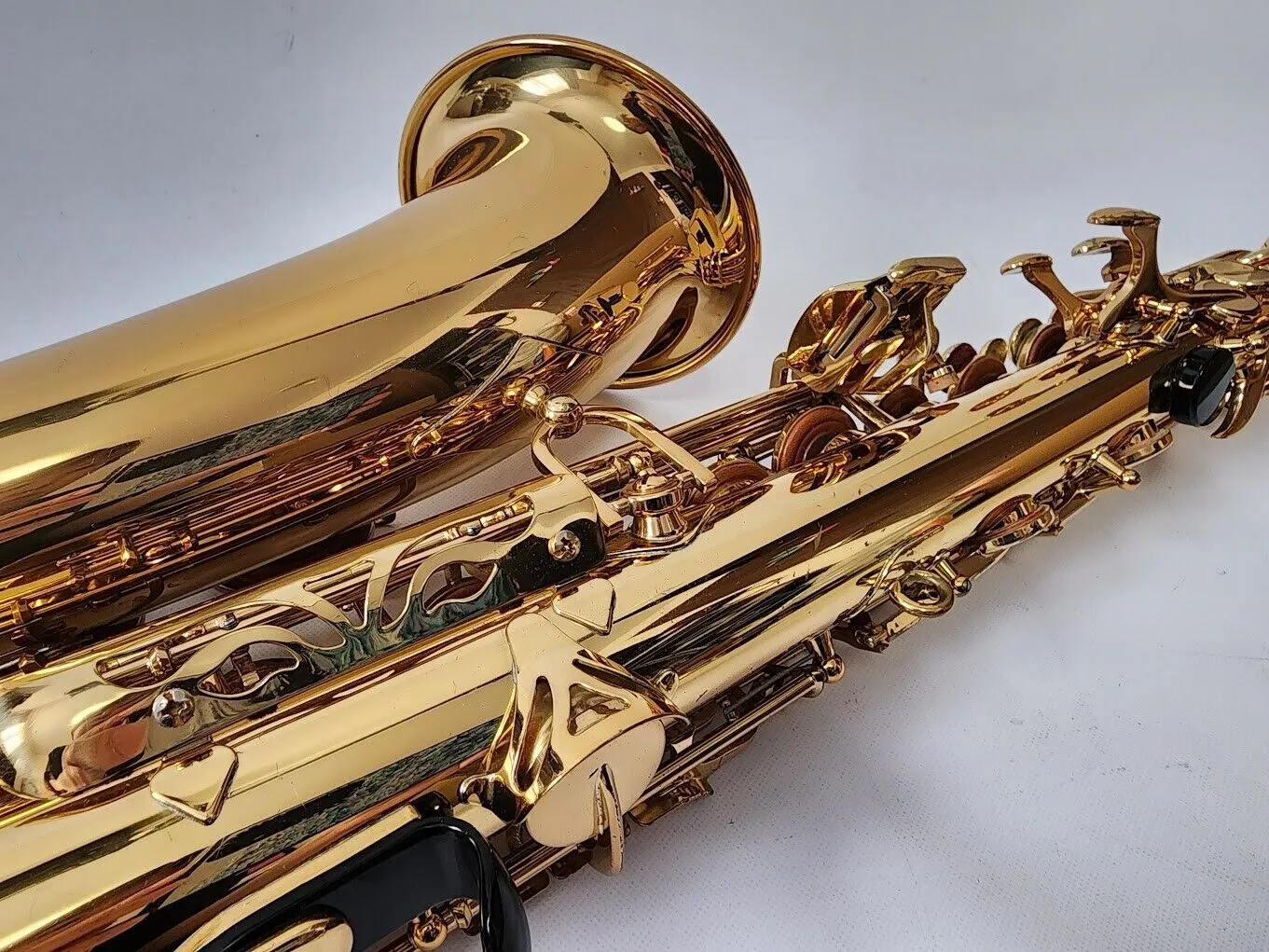 DHgate.com:Gold Lacquer Alto Saxophone with Hard Case for Professional ...
