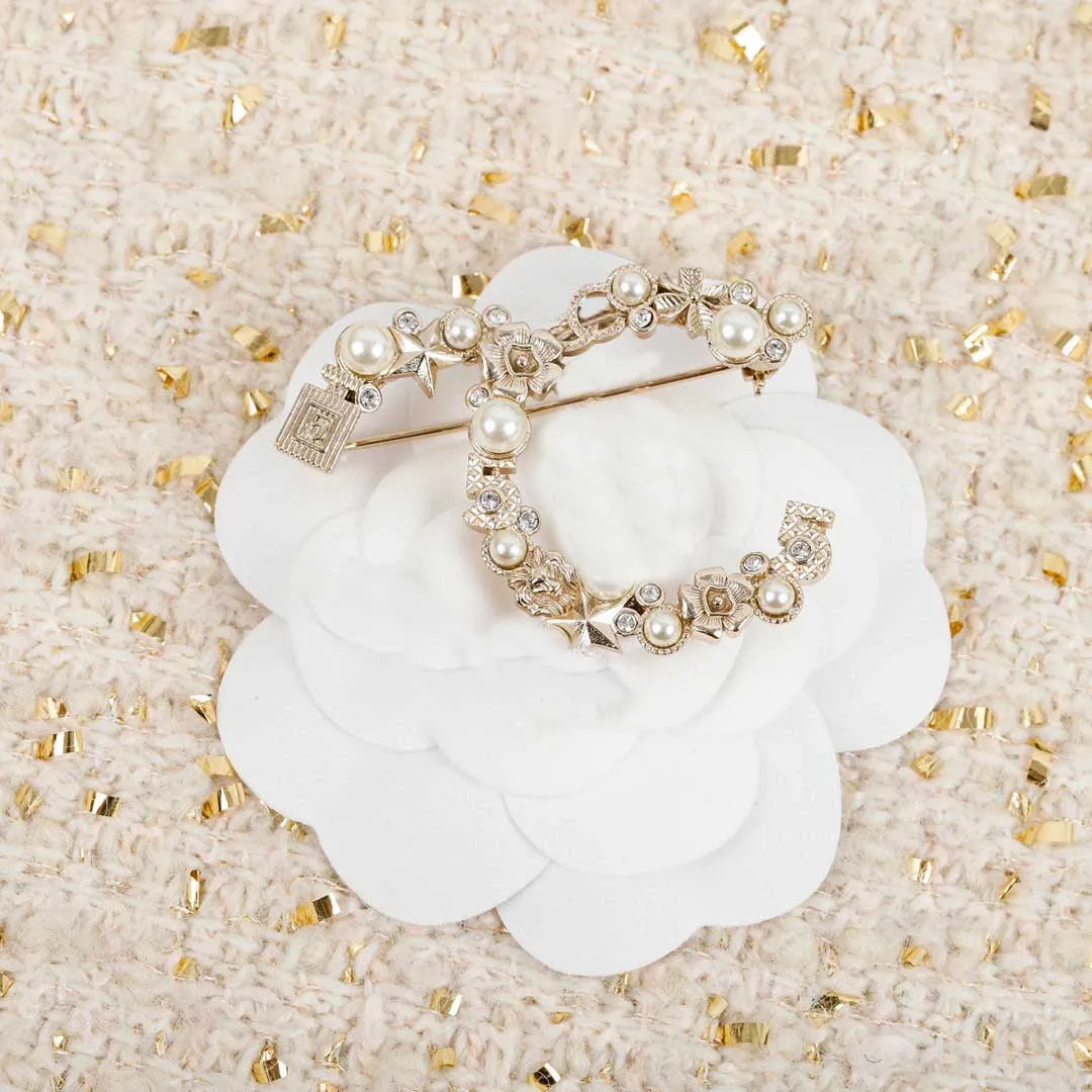 DHgate.com:Exquisite 18K Gold Plated Charm Brooch with Natural Shell ...