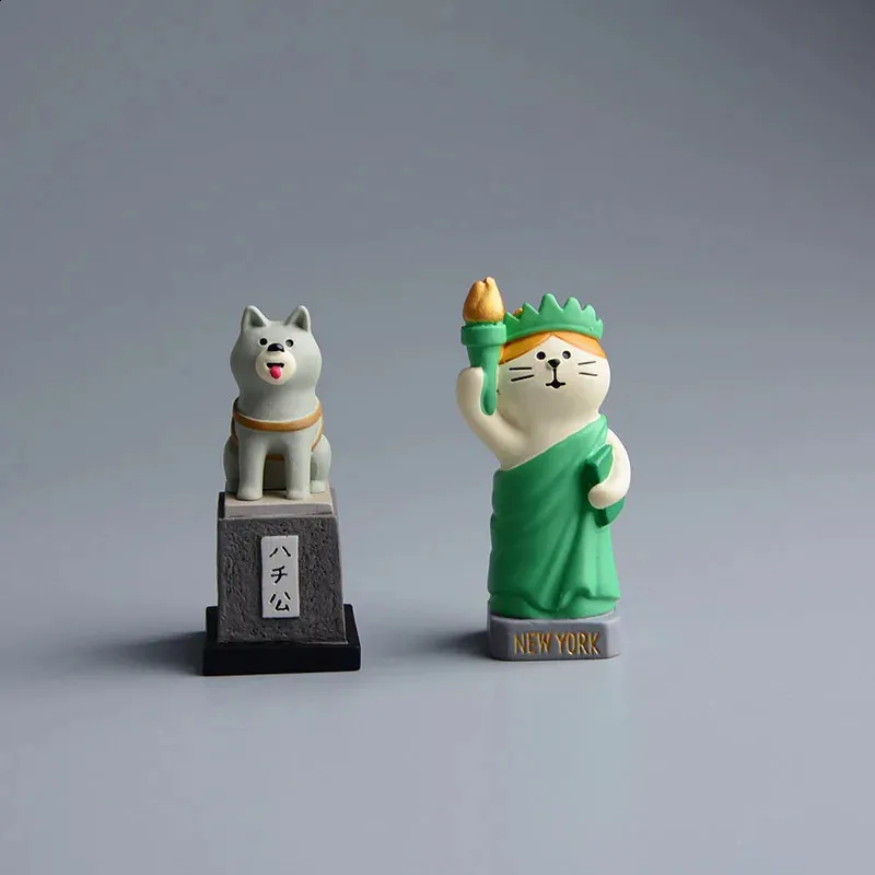 Mini Resin Figurines: Cat Statue of Liberty & Hachiko - Unique Home ...