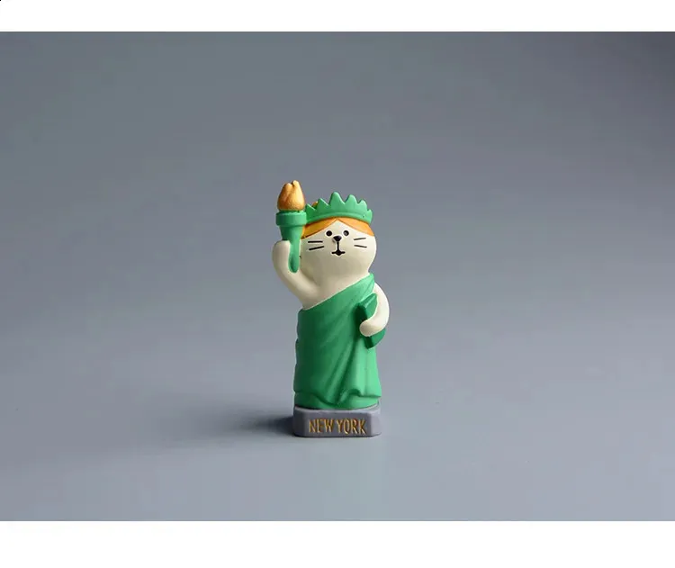 Mini Resin Figurines: Cat Statue of Liberty & Hachiko - Unique Home ...
