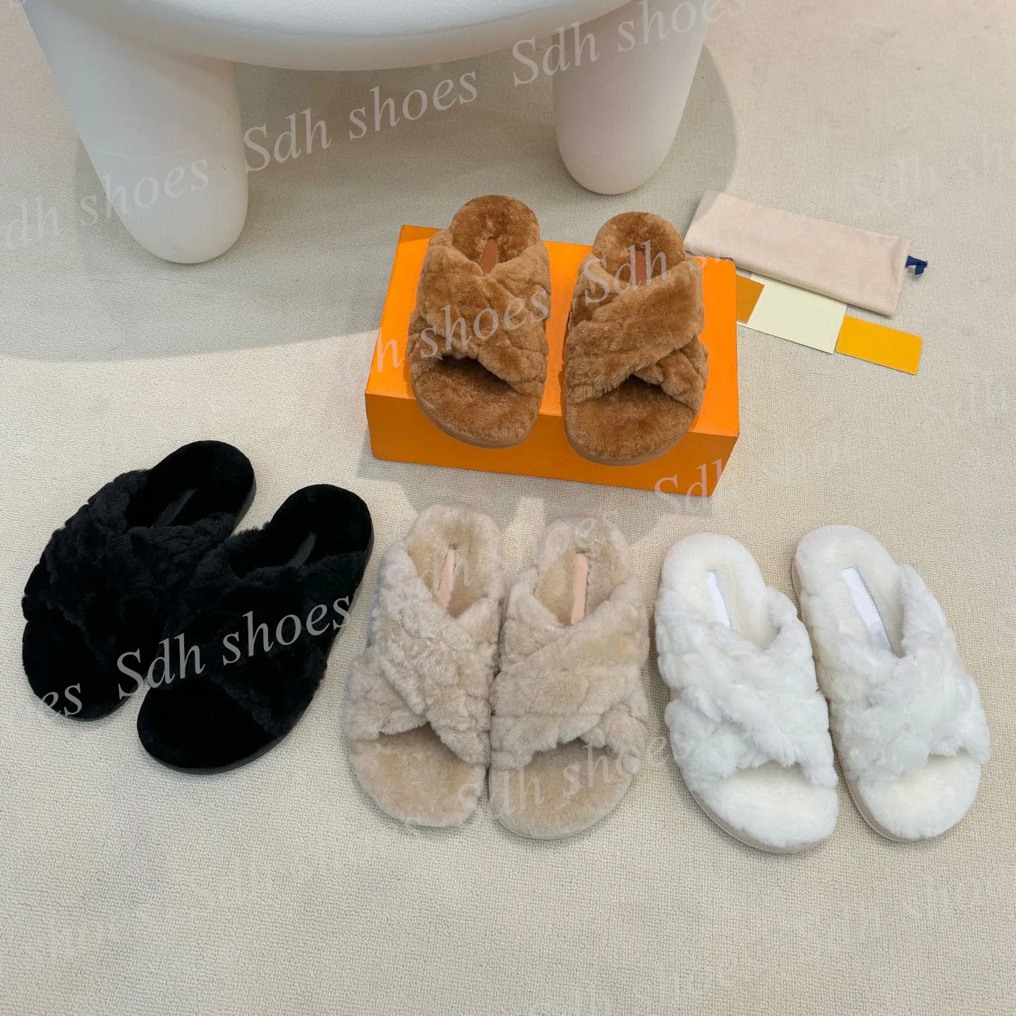 Slippers: Women's Comfortable Fur and Velvet Slippers With Thick ...