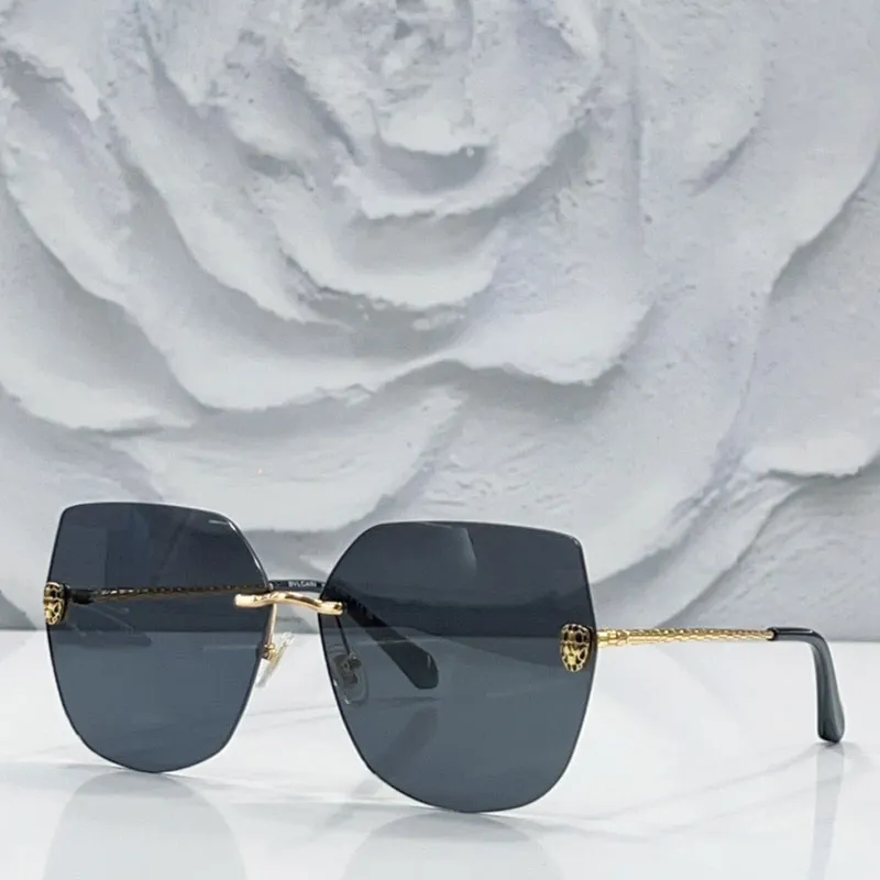 The Ramadan Exclusive Frames: Women's Fashion Designer Square ...
