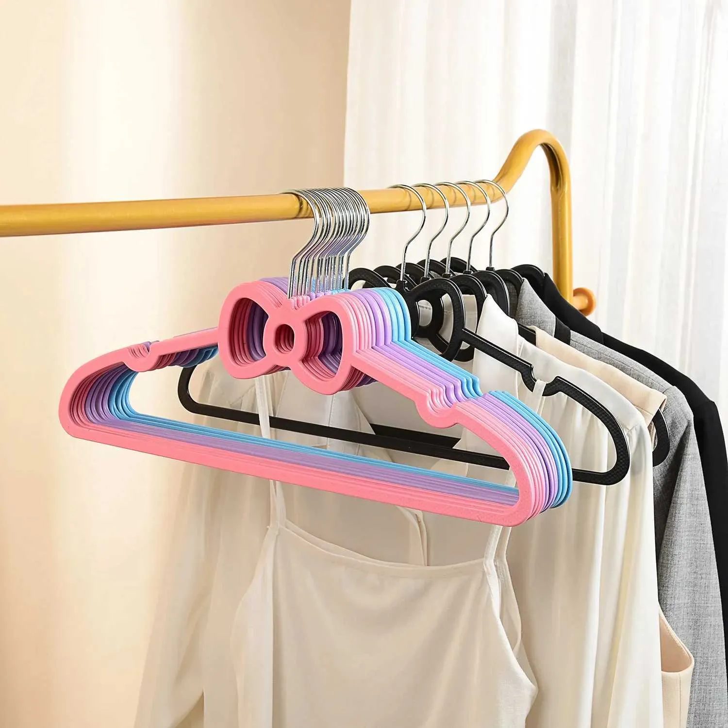 Closet Clothes Hanger Set: Non Slip Plush Hangers With Bow Detail ...