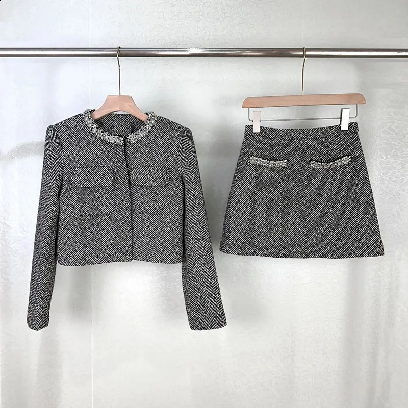 Autumn two-piece knitted acetate women's sleeveless vest and short ...