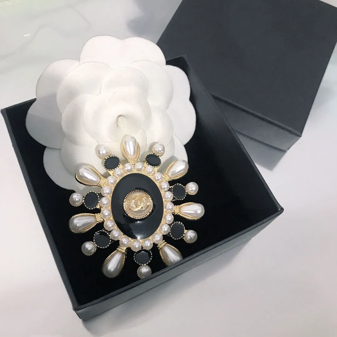 18kLuxury Designer Brooches For Women Gold, Silver, Crystal, Pearl ...