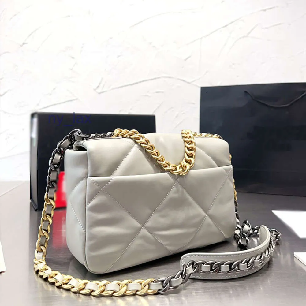 25 Metal Leather Crossbody Bag With Chain Design Fashionable Designer ...