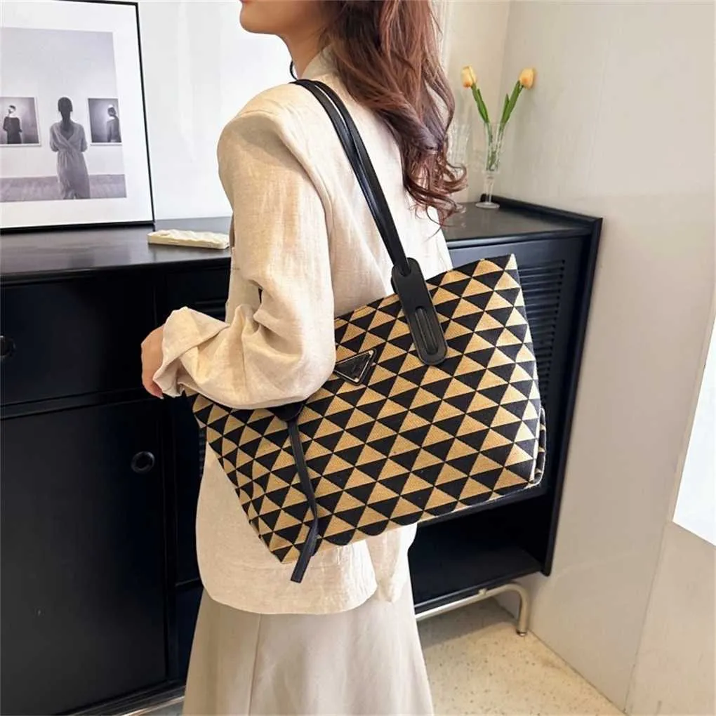 Designer bag tote triangle large capacity travel beach tote with zipper ...