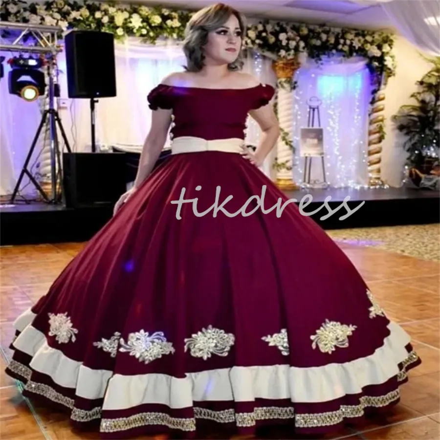 Robes Médiévales Mexicaines Charro Quinceanera Avec Appliques, Épaules ...