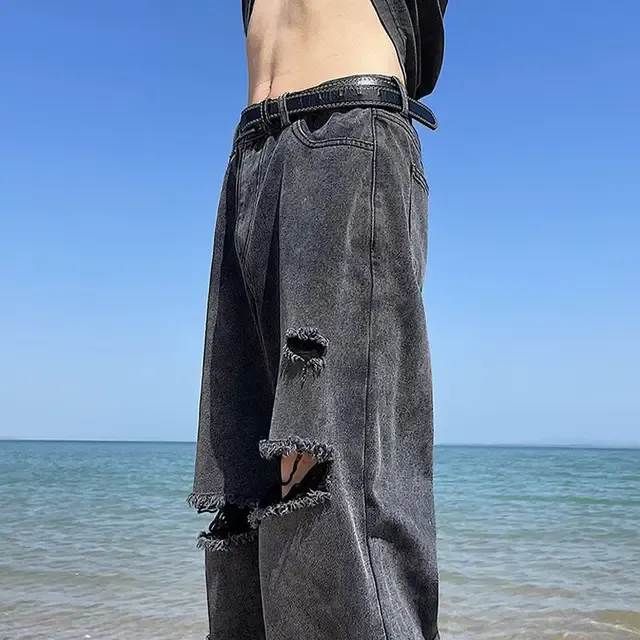 Classic Fit Ripped Denim Men's Ripped Denim Trunks - Stretchy Washed ...