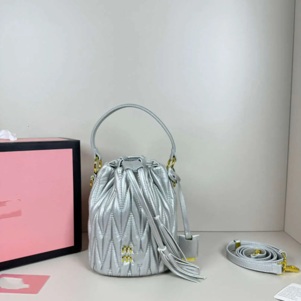 Luxury Designer Bucket Bag Golden Knitting Handbag For Celebrity ...