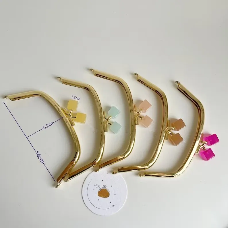 DHgate.com:Glamorous Pink Cube Clutch Purse Frame with Glued-in Kiss ...