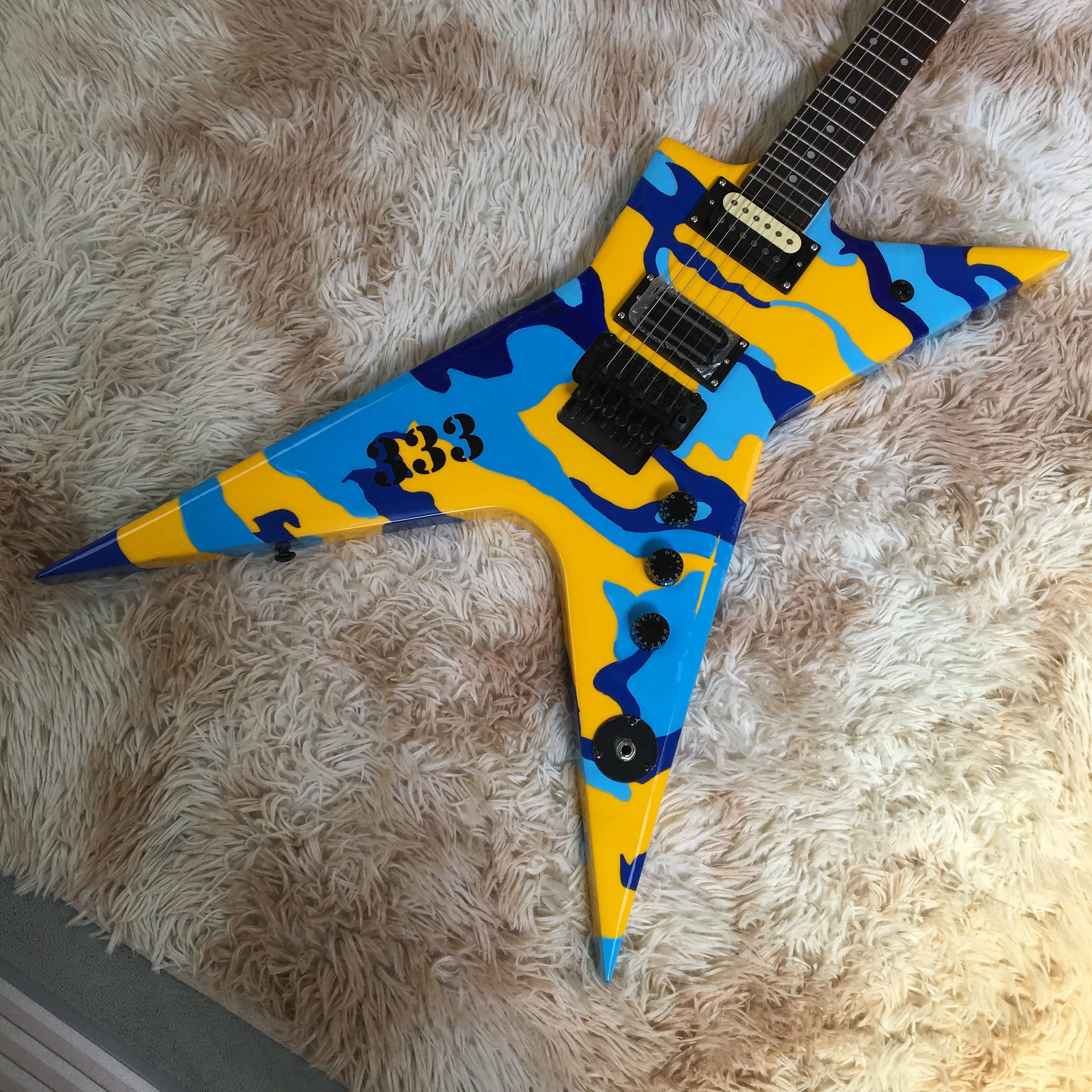 Electric Guitar With Eye Catching Graphic Finish: Ideal For Aspiring ...