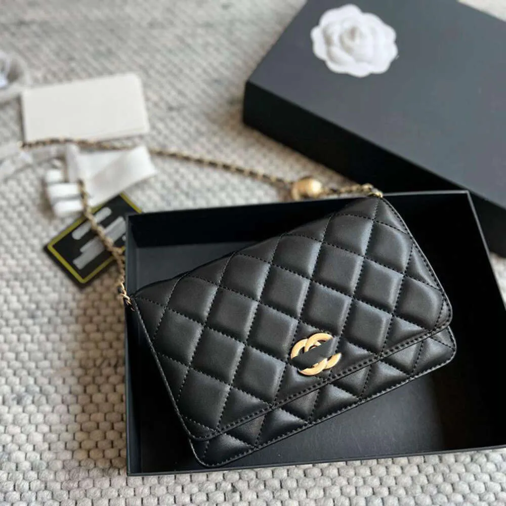 Luxury Diamond Patterned Leather Crossbody Bag With Chain Strap ...