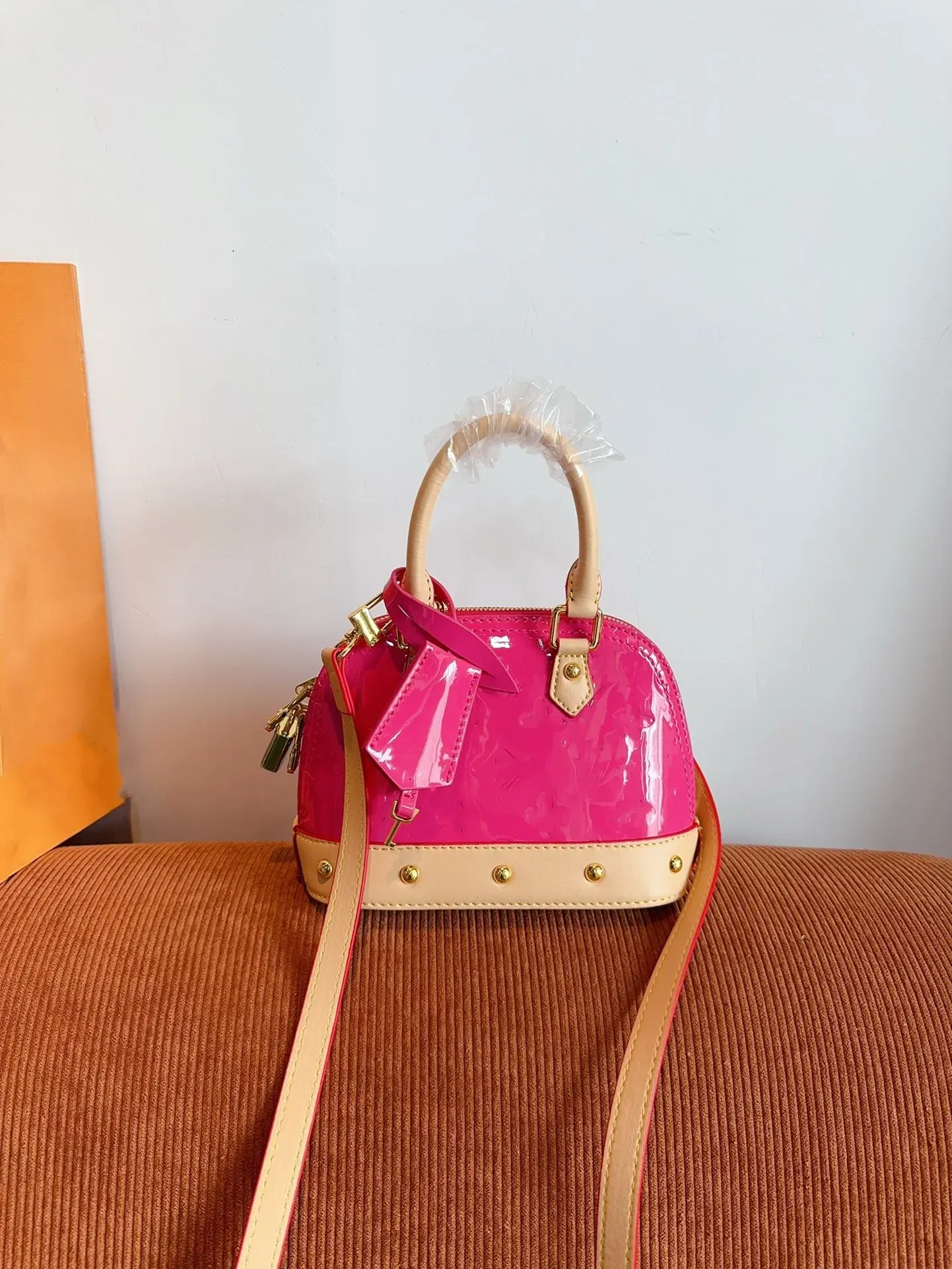 Shell Bag Women's Mini Crossbody Purse with Lock Lacquer Leather Single ...