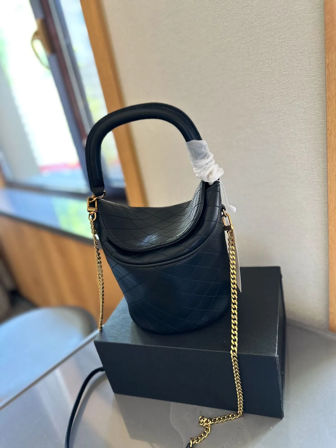 Luxury Bucket Bags: Designer Shoulder Handbags, Leather Cylindrical ...