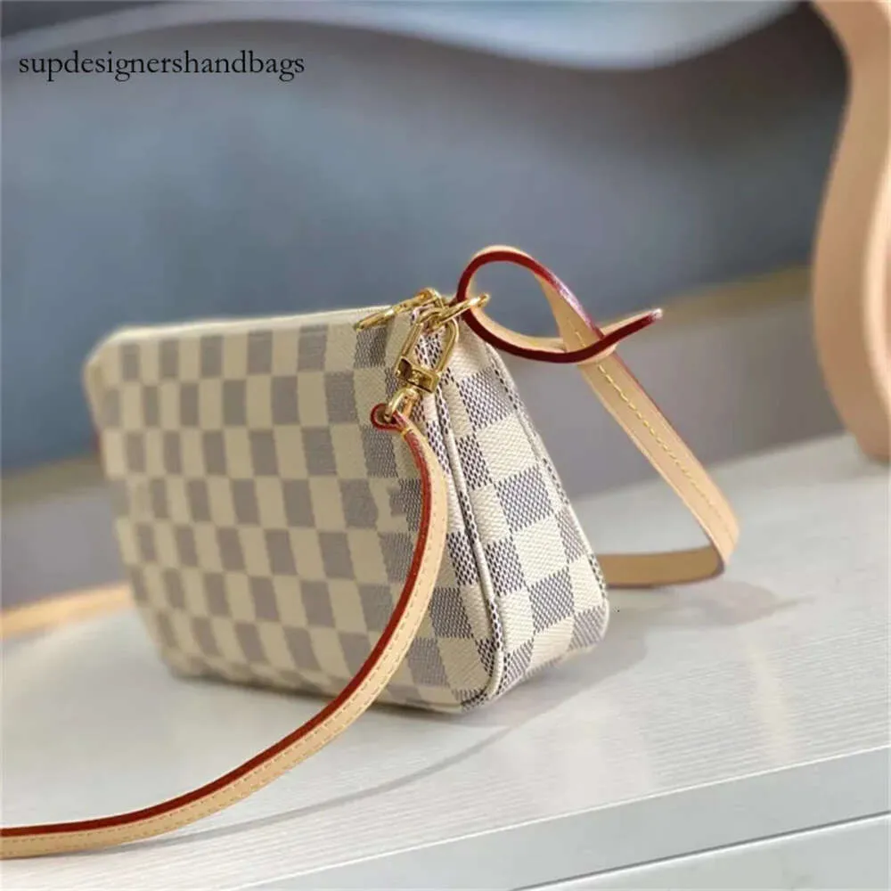 Mirror Handbags Compact Designer Wallet Mirror for Women Black Handbag ...