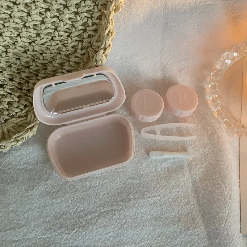 contacts case with mirror