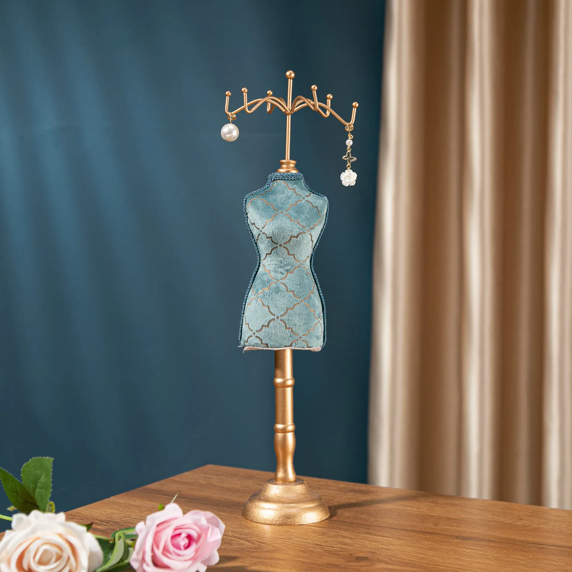 dress necklace stand